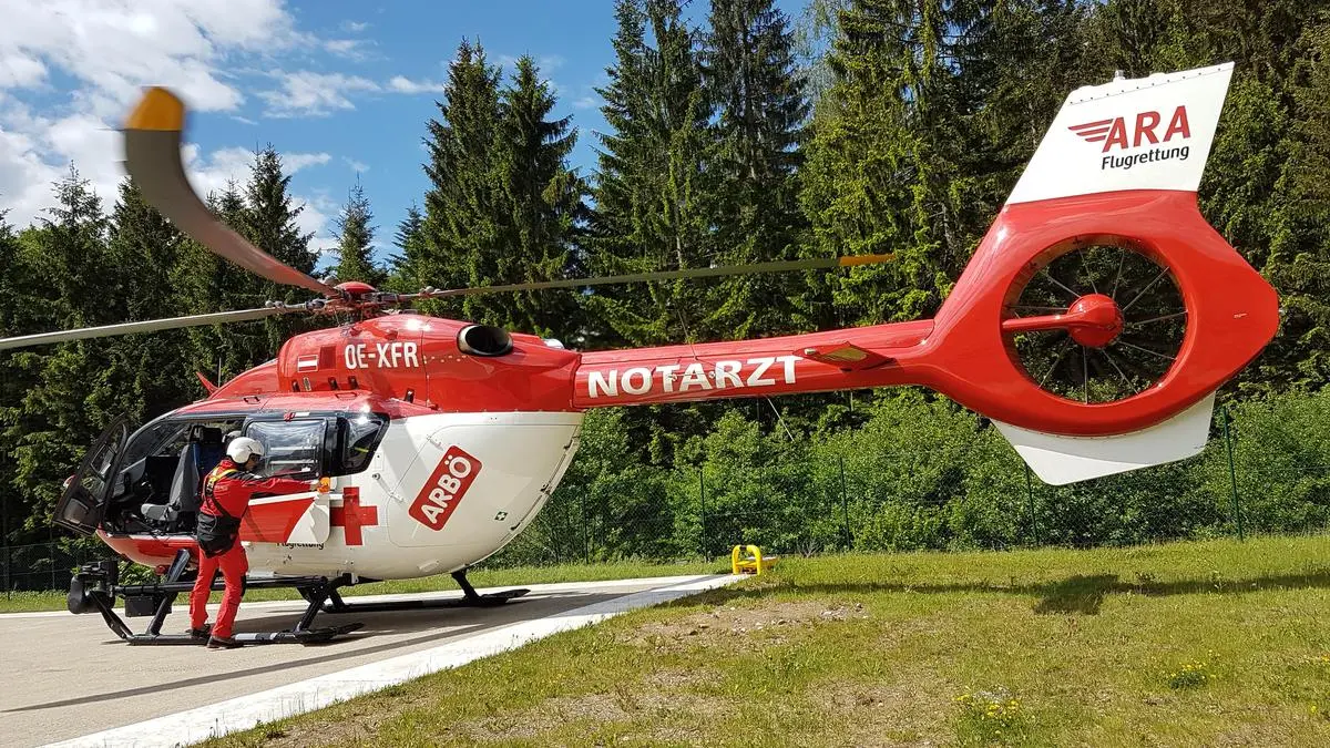 Schwerer Arbeitsunfall : Kärntner trennt sich mit Säge mehrere Finger ab